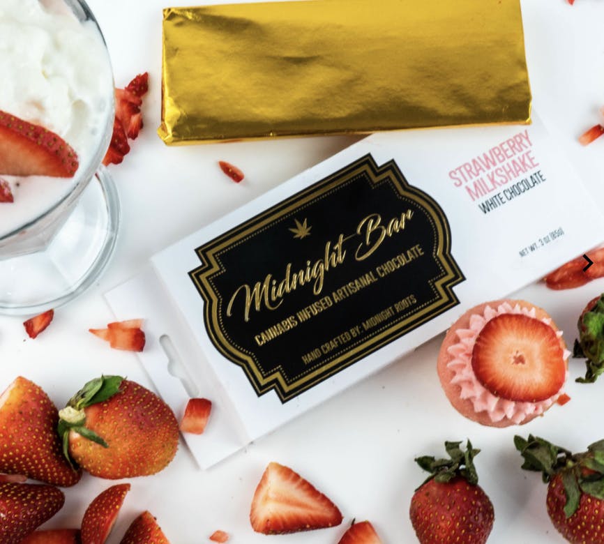 Midnight Roots | Strawberry Milkshake Chocolate Bar 200mg | Edibles ...